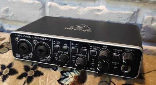 Аудиокарта Behringer UMC204 hd
