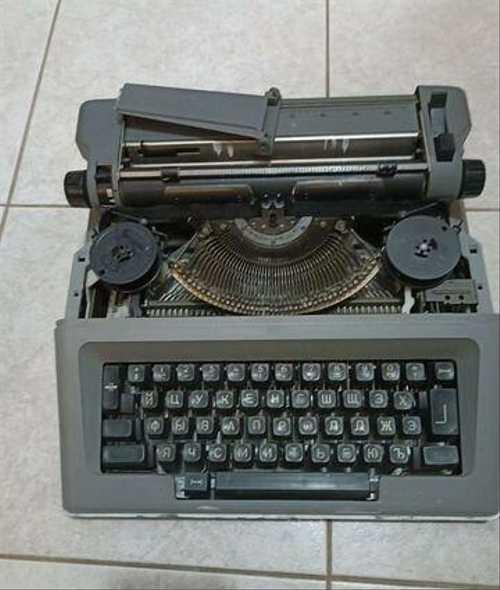 Печатная пишущая машинка ивица