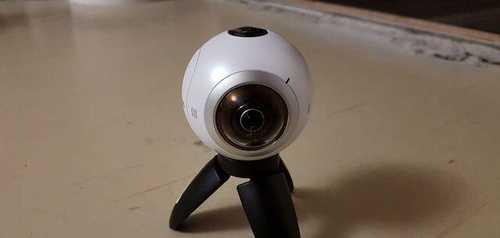 Компактная панорамная камера Samsung Gear 360 SM-C