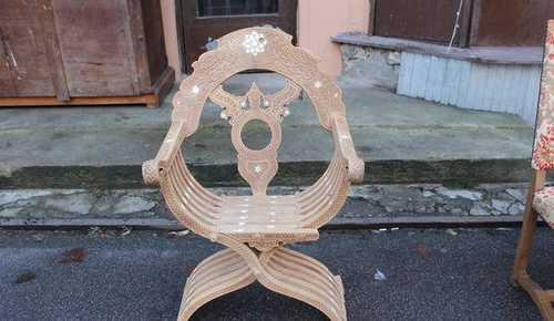 Антикварное курульное кресло,резьба,перламутр