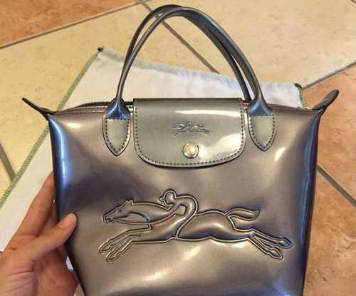 Новая серебристая лаковая сумка Longchamp, оригина