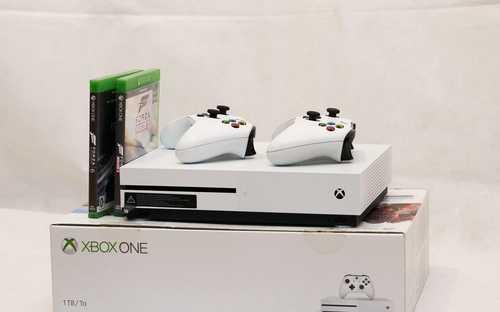 Xbox One S 1TB + 2 геймпада