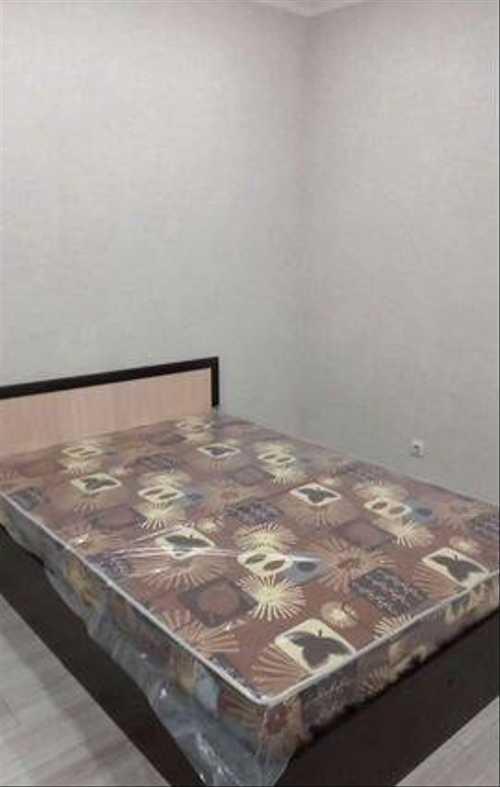 Кровать двухспальная с матрасом 140200