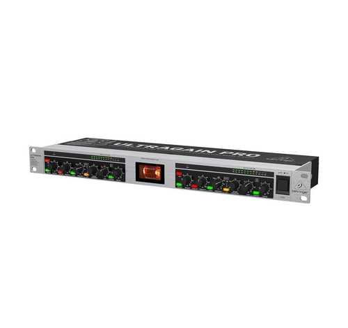 Behringer MIC2200 V2 - 2-канальный ламповый пред