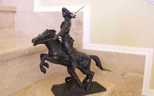 Антикварная чугунная конная скульптура
