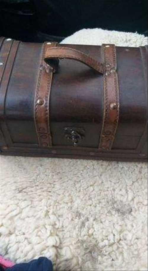 Шкатулка чемоданчик сундучок