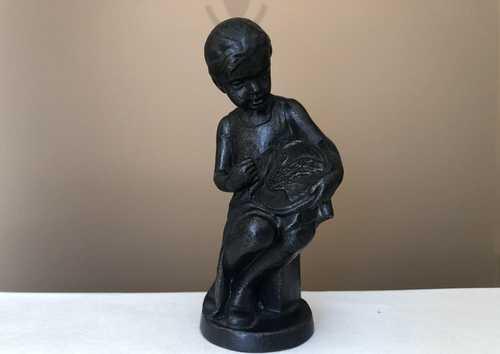 Чугунная статуэтка Девочка Вышивальщица Касли 1963