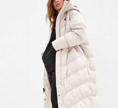 Пальто новое зимнее белое модного бренда. Оригинал