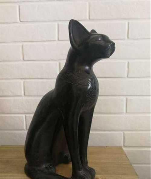 Статуэтка кошки из черного камня (Египет)