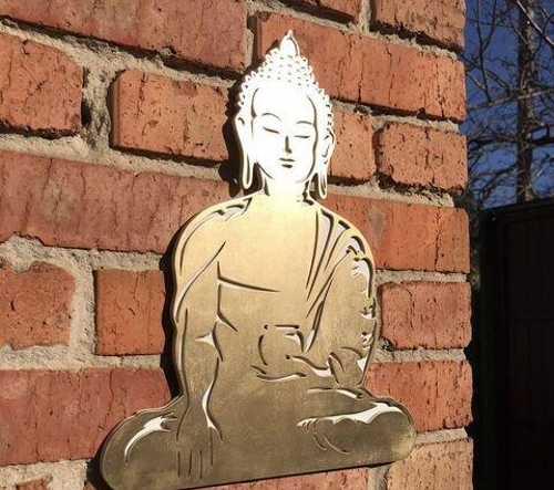 Будда в золотом панно из дерева