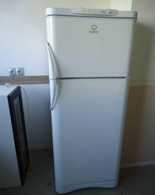 Холодильник Indesit R27G015