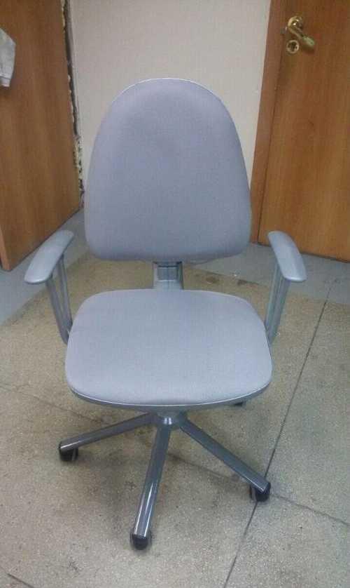 Продам Офисный стул