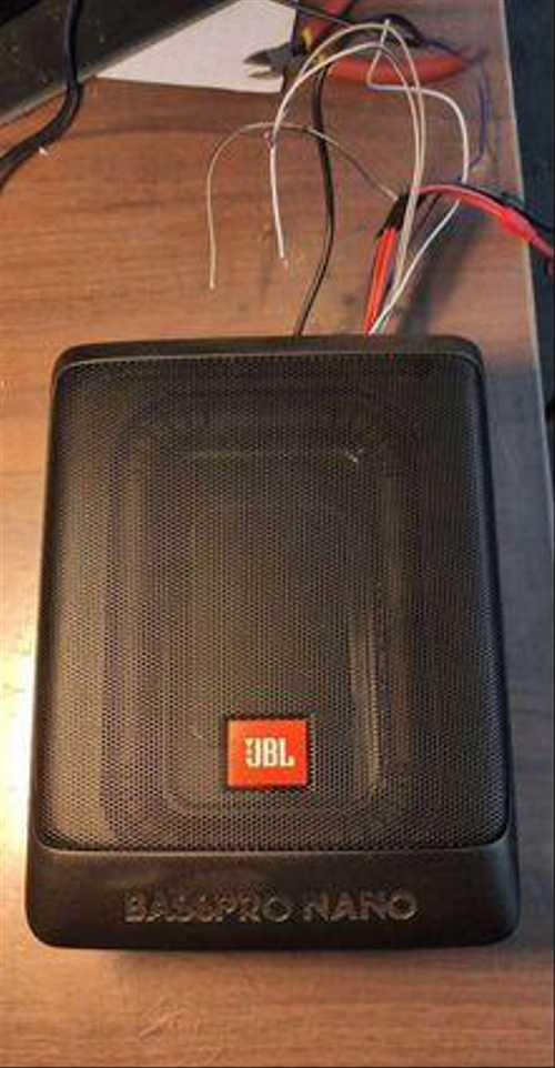 Сабвуфер компактный активный JBL basspro nano