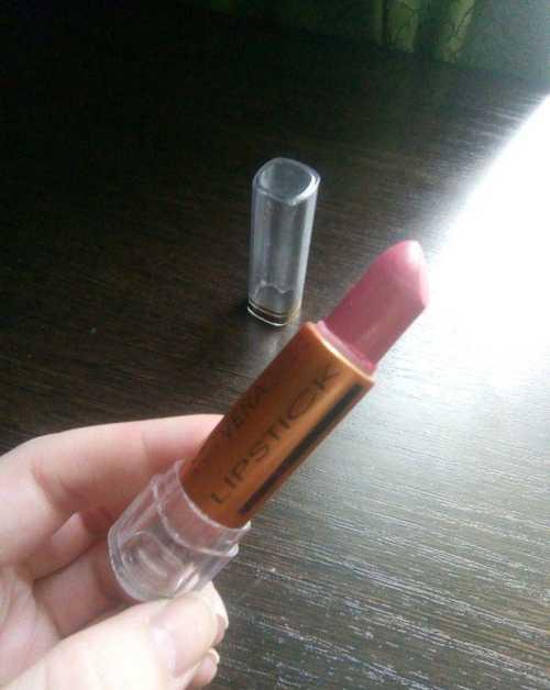 Розовая помада lipstick