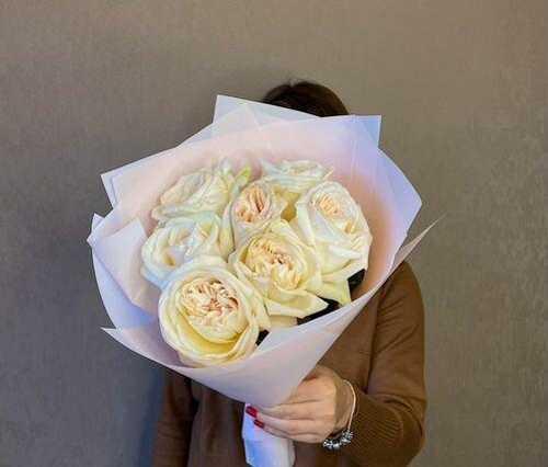 Букет ароматных пионовидных роз