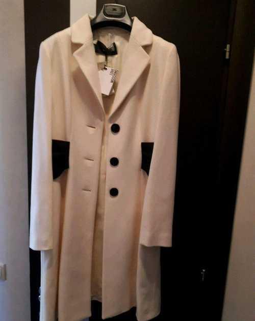 Новое Пальто. Moschino love. 42 р