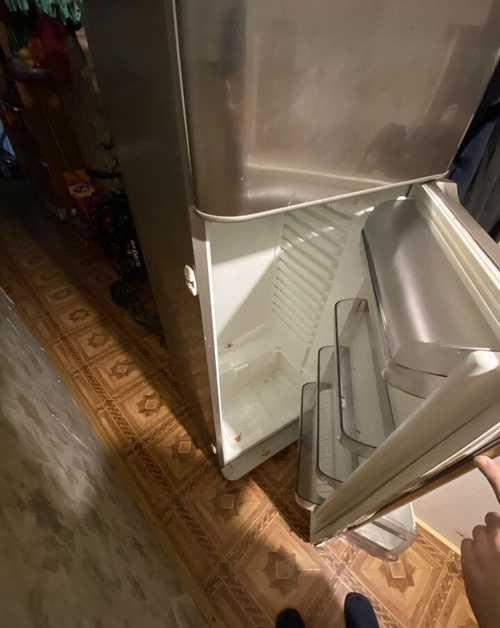 Холодильник Ariston HotPoint