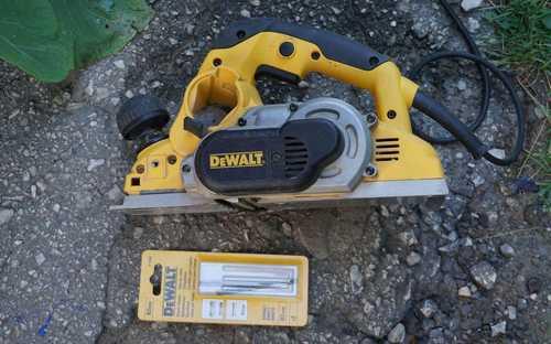 Электрорубанок dewalt