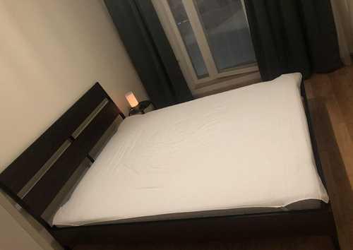 Кровать IKEA с матрацем и наматрасником