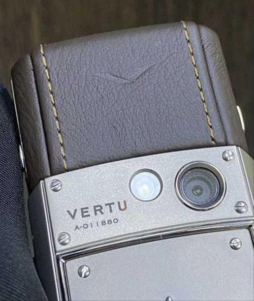 Vertu Ascent Ti абсолютно новый