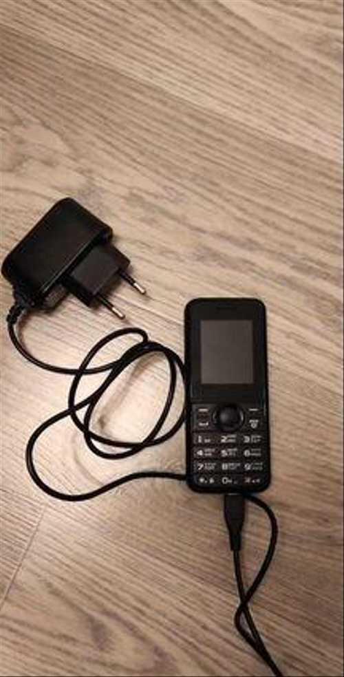 Philips Xenium E106 2 сим sim + карта памяти