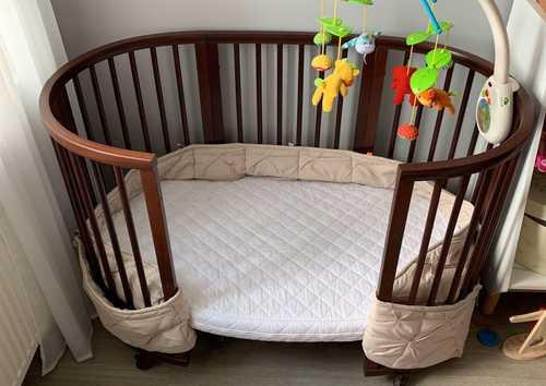Кроватка stokke mini и sleepi и 2 матраса, бортик