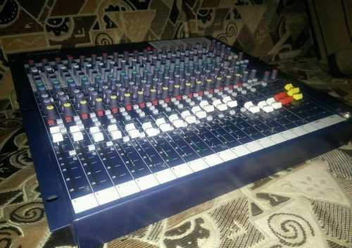 Микшерный пульт Soundcraft FX16ii