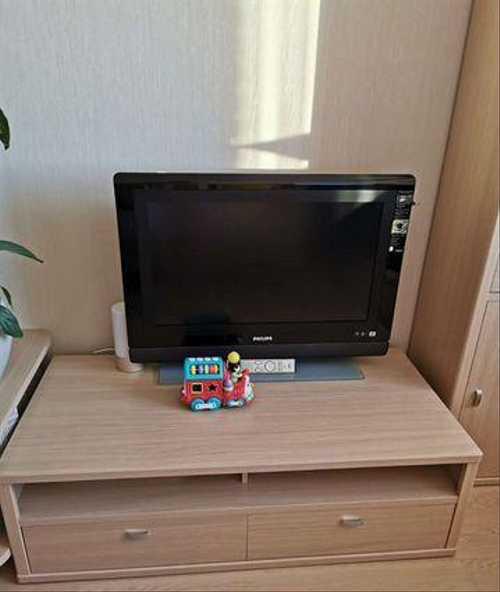 Телевизор Philips 32PF9641 и тумба под телевизор
