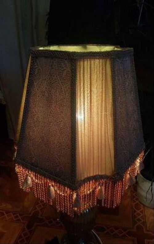 Декоративная настольная лампа