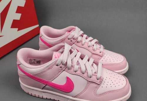 Nike Dunk Low Triple Pink