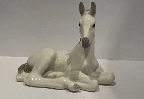 Фарфоровая статуэтка лошадь лфз