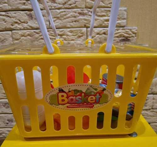 Корзина с продуктами игрушечная