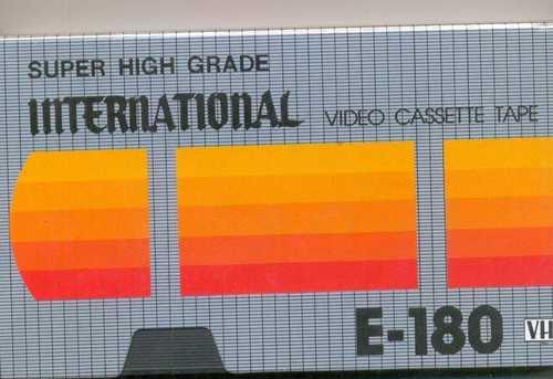 Новаяв упаковке Видеокассета VHS International