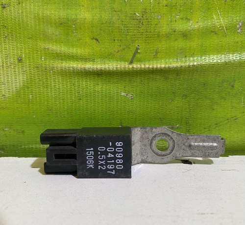 Реле Toyota RAV4 9098004197