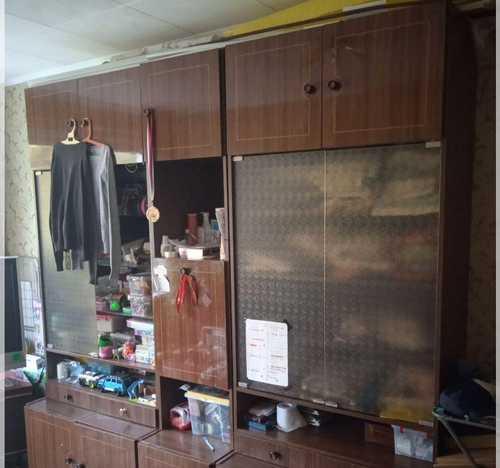 Стенка в комнату