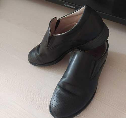 Продам туфли для мальчика 33 размера