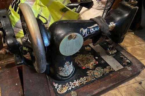 Антикварная ручная швейная машинка царских времен