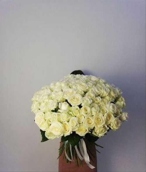 Букет из свежих белых роз