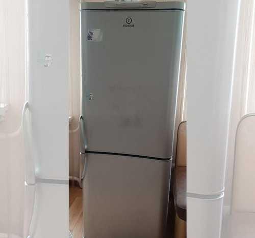 Холодильник indesit c132g