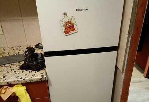 Холодильник бу Hisense RT267D4AW1