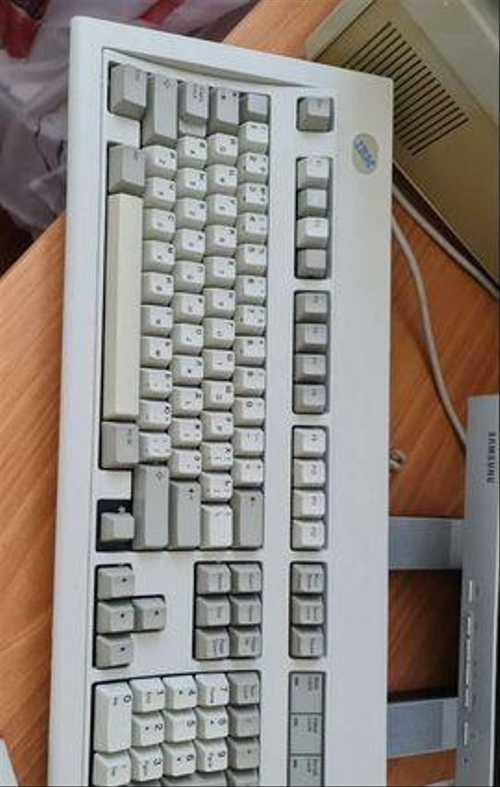 Механическая клавиатура IBM model M