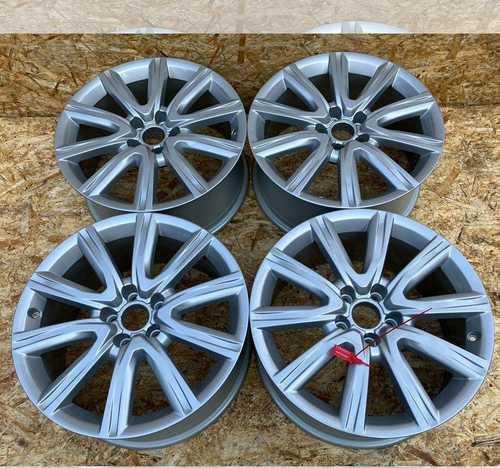 Комплект литых дисков R18x8 5x112