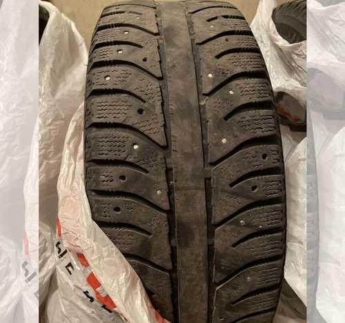 Bridgestone Ice Cruiser 7000S 205/60 R16 92T