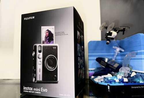 Фотоаппарат Fujifilm Instax mini Evo