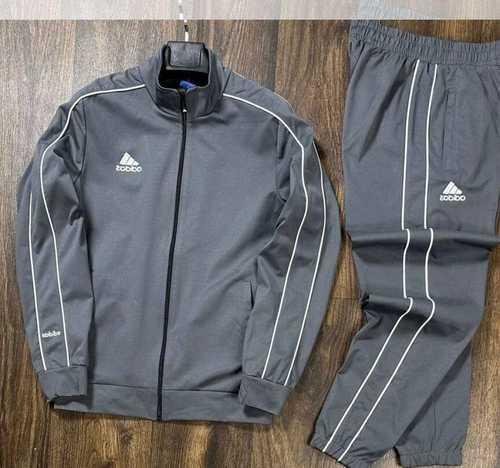 Спортивные костюмы Adidas эргономичные