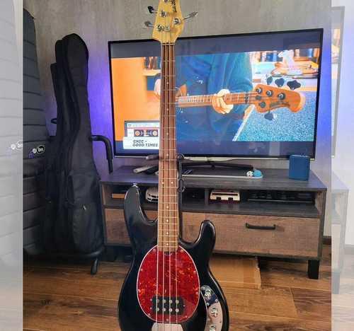 Бас гитара Music Man Stingray