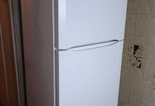 Холодильник двухкамерный Liebherr рабочий 175см