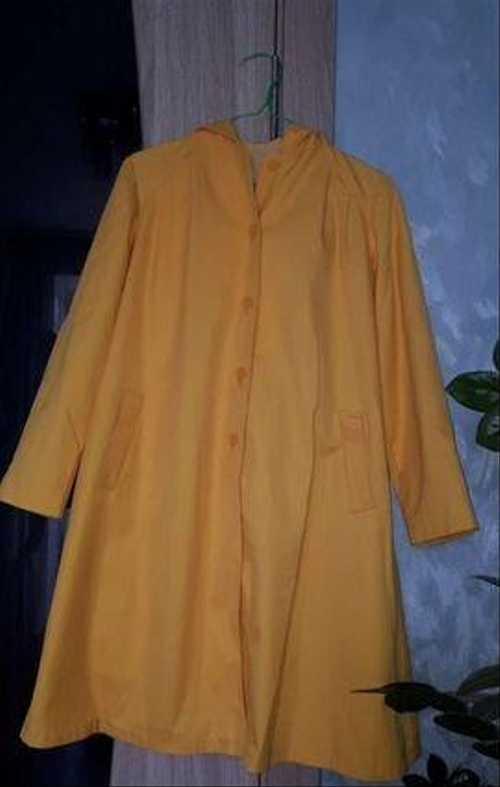 Плащ женский СССР жёлтый