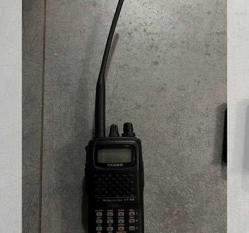 Рация Yaesu FT-60R