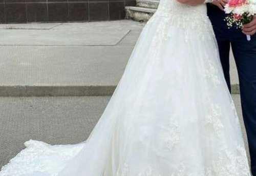 Свадебное платье со шлейфом 46 48